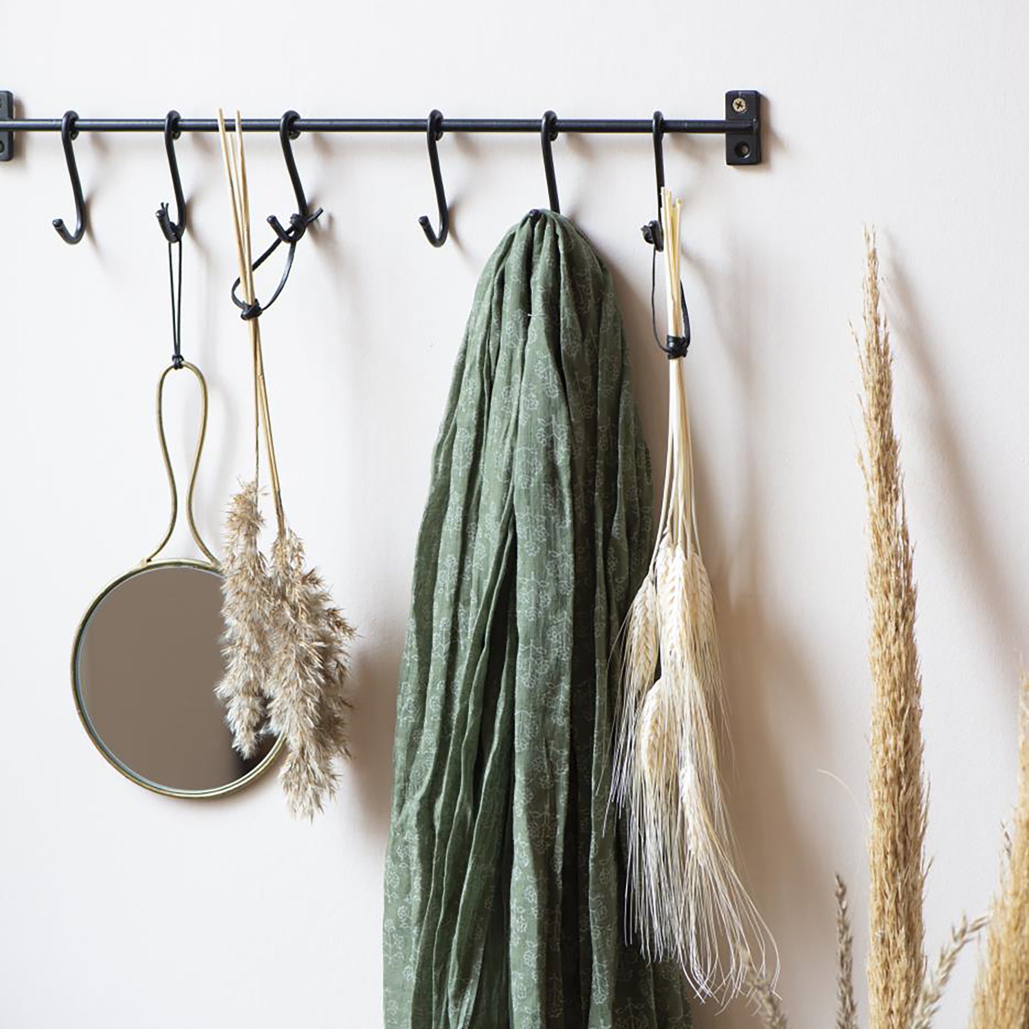 Black Metal Hook Rail with 6 S Hooks, 50 x 9,5 x 4 – The Deco Shop Ltd